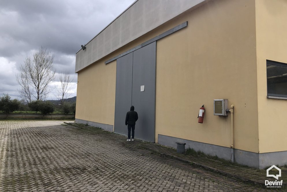 Fushe Kruje Shitje Magazine Ne Rrugen Fushe Kruje-Vore magazine prodhim